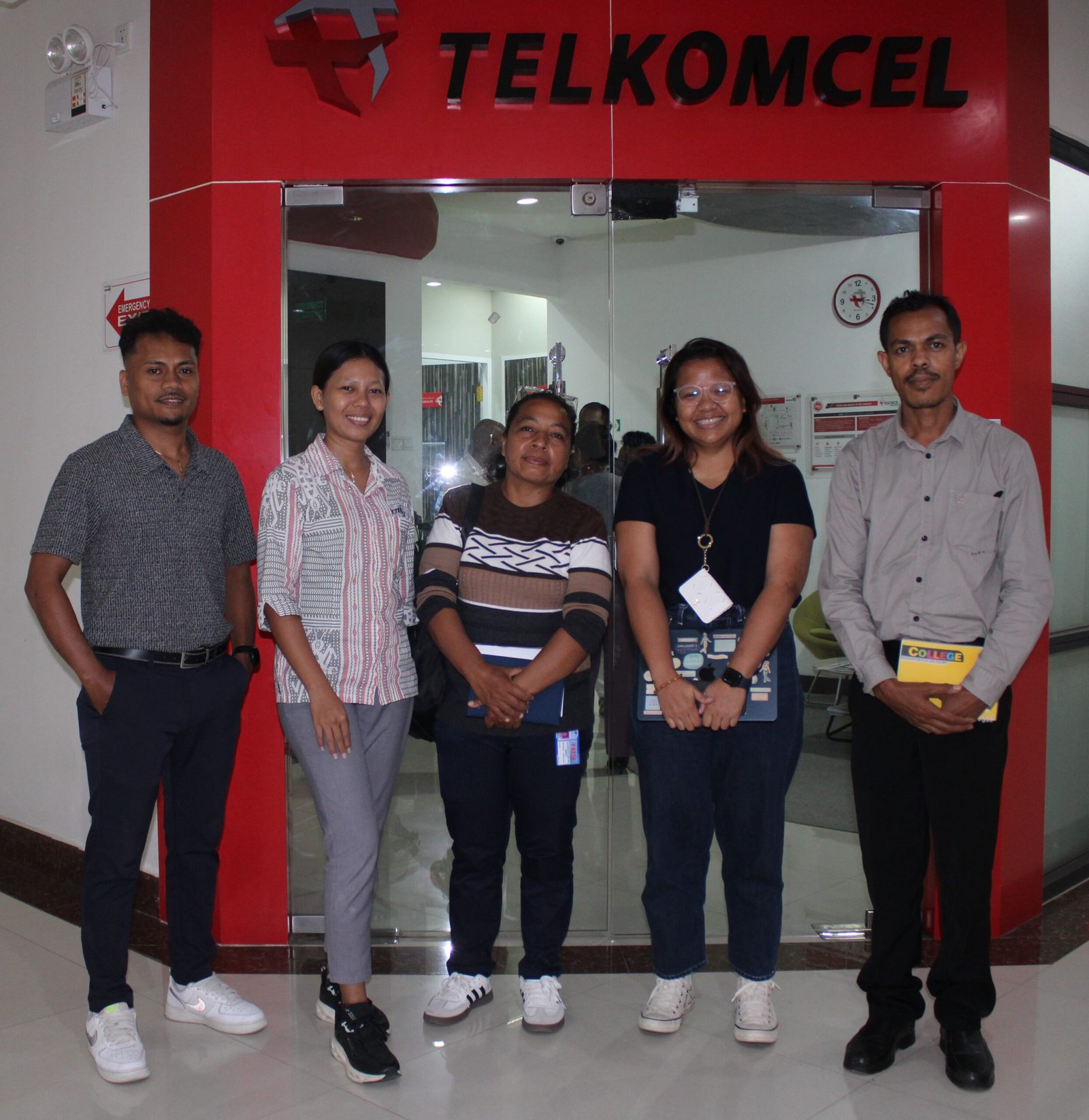 TELKOMSEL SEI KONTINUA APOIU RADIO KOMUNIDADE SIRA - Radio Metro FM 94. ...